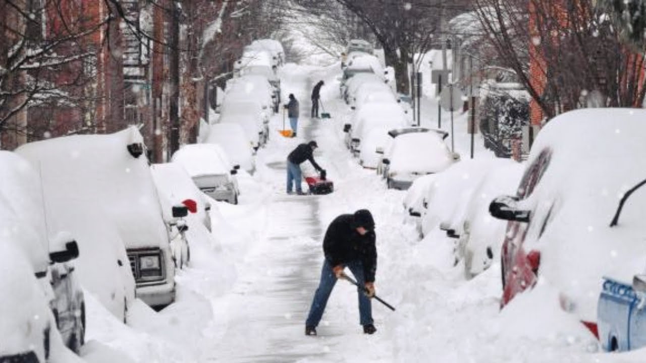 UK heavy snow buried the street! Blizzards strikes London causing cars ...