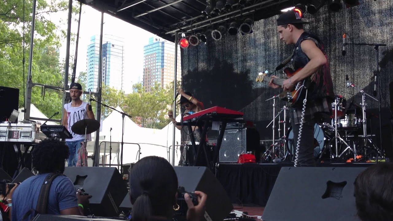 Lola Wolf at Afro punk 14 - YouTube