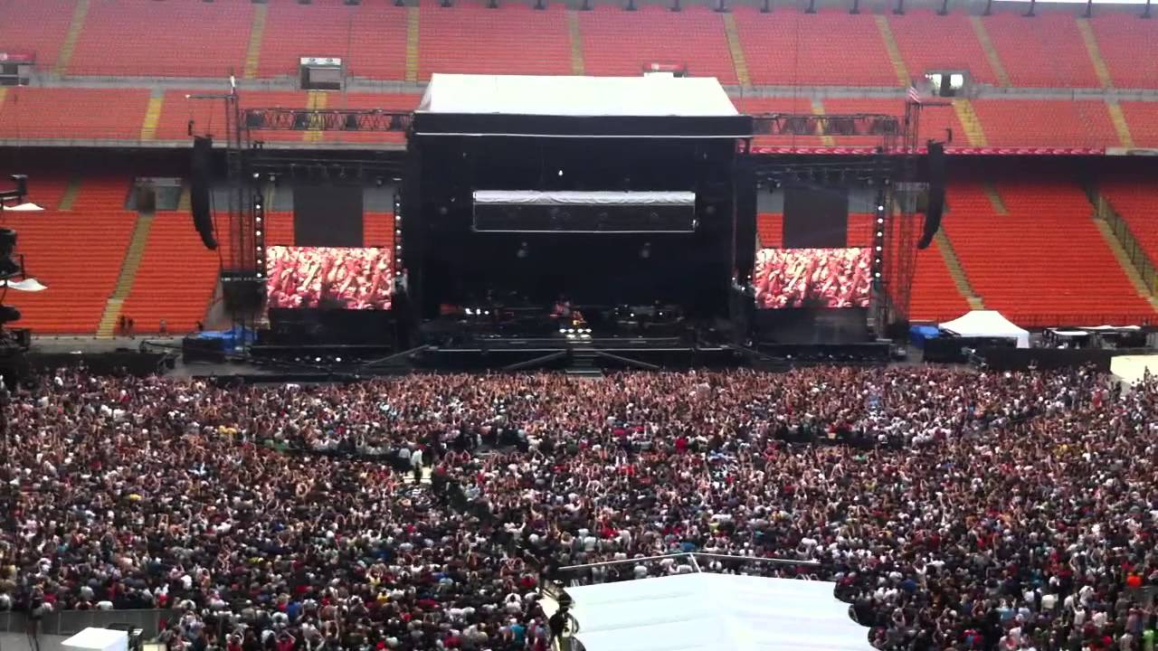 Bruce Springsteen - We take care of our own (Live San Siro 2012) - YouTube