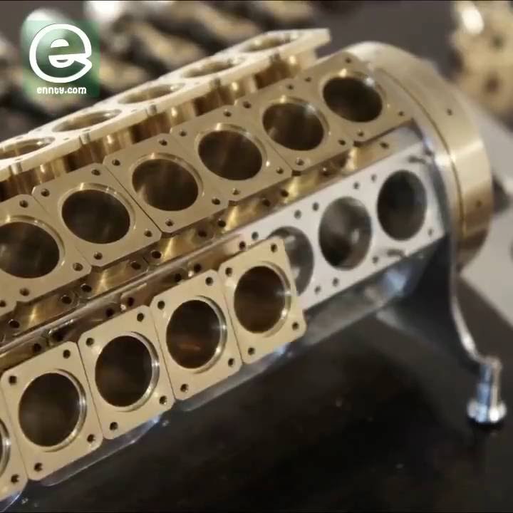 ENNTY 303 - World Smallest It's W32 engine model , 8cylinders in 4 raws ...