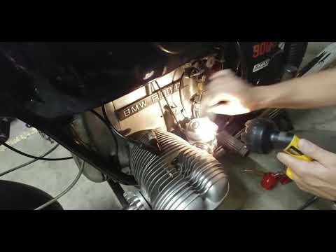 Compression Test and Leak-down Test on a BMW Airhead - YouTube