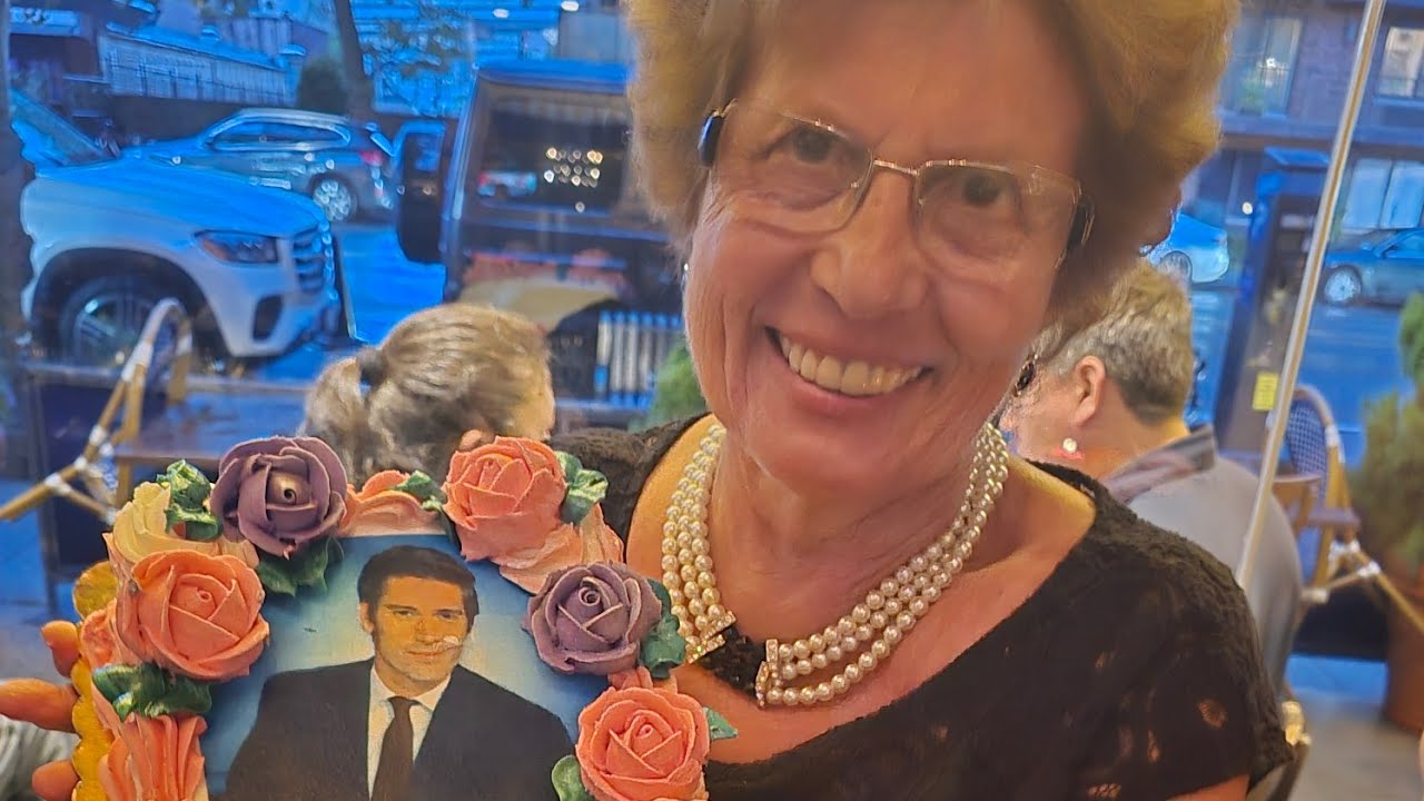 David Muir Birthday cake suprise @ABCNews - YouTube