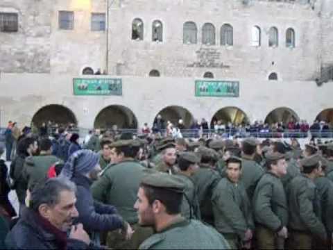 IDF ceremony at the Kotel Dec. 28th 2006 - Dancing w/t Torah - YouTube