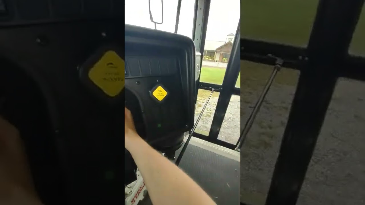 IC CE School bus manual door - YouTube