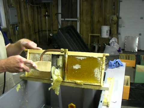 Uncapping Honey Frame.MOV - YouTube