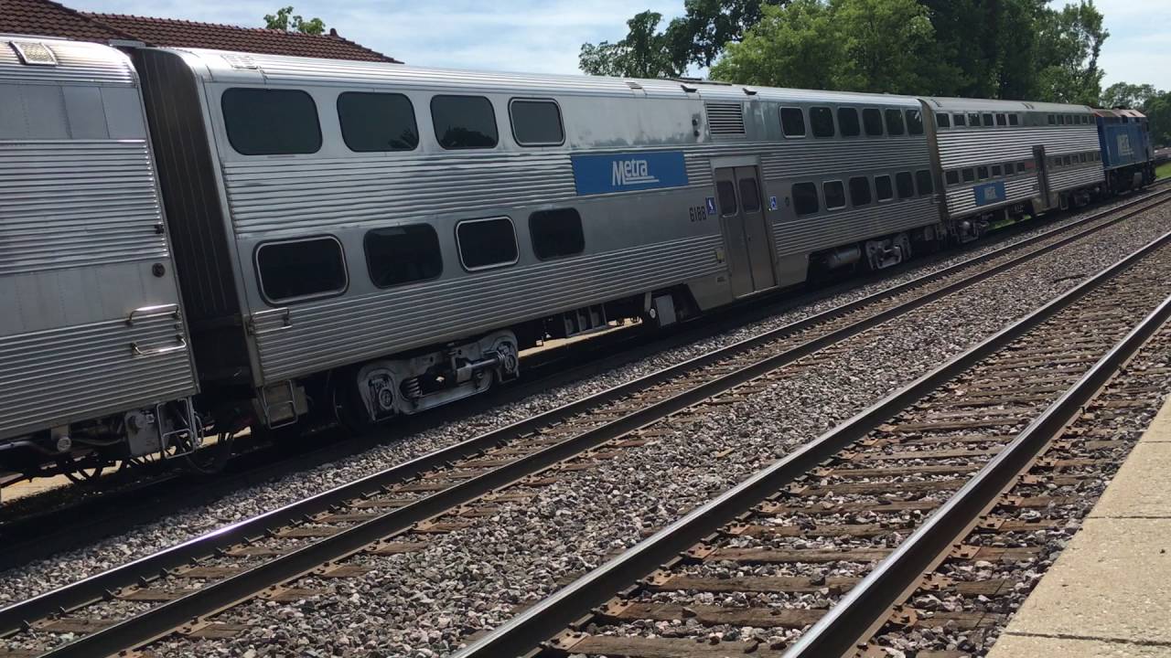 Inbound Metra 191 Arrives and Departs Riverside IL - YouTube