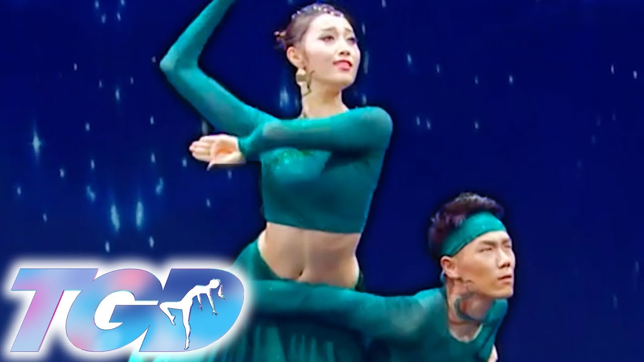 LI MEI JING and SHUN FU BO are in-sync during this ethnic dance | TGD ...