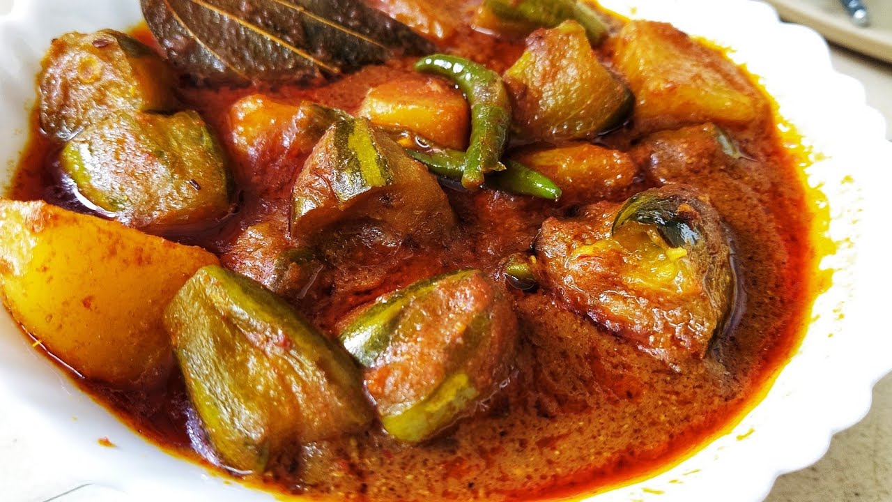 Alu Potoler Rosa |Niramish Aloo Potoler Dalna |Bengali Potol Recipe ...