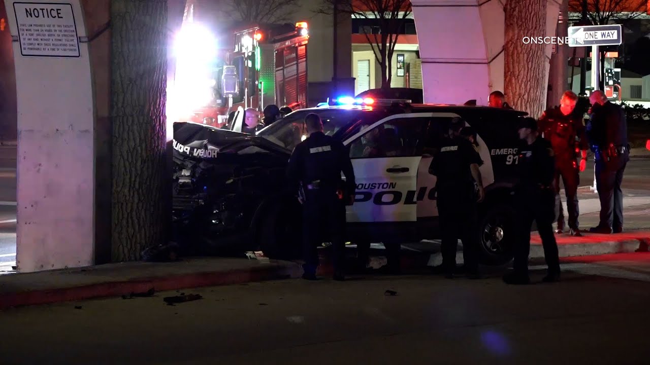 Houston Police Crash Responding To Call - YouTube