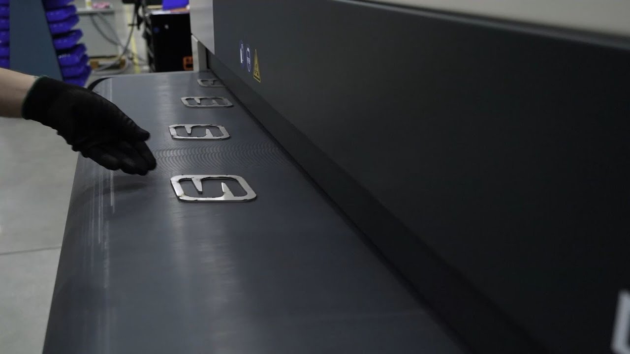 DM1600 Z - Deburr Metal Parts up to 1600mm Width - YouTube