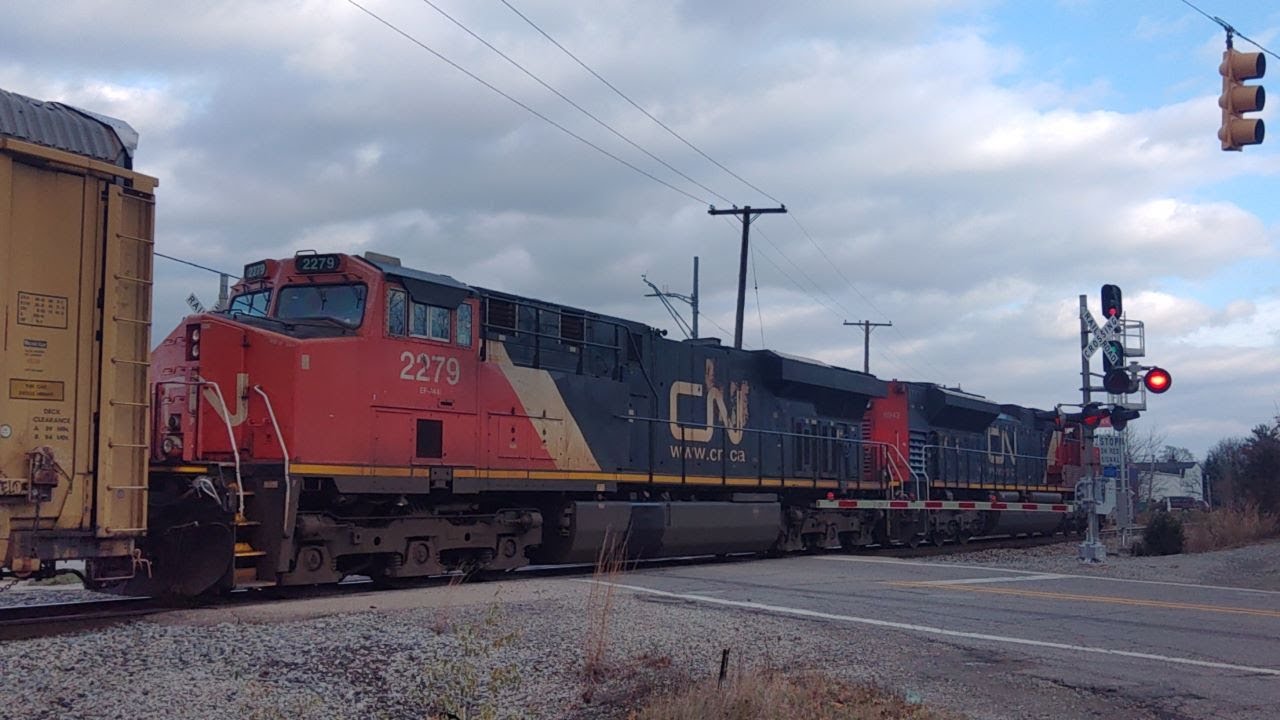 CN 8942, CN 2279 Lead Empty Autoracks & Intermodal SB on the Holly Sub Thanksgiving 2023 - YouTube