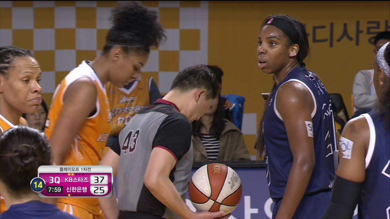 2018 WKBL 여자프로농구 - 커리와 그레이의 과열된 몸싸움! 그레이의 ‘반칙’ 인정. 20180311 - YouTube