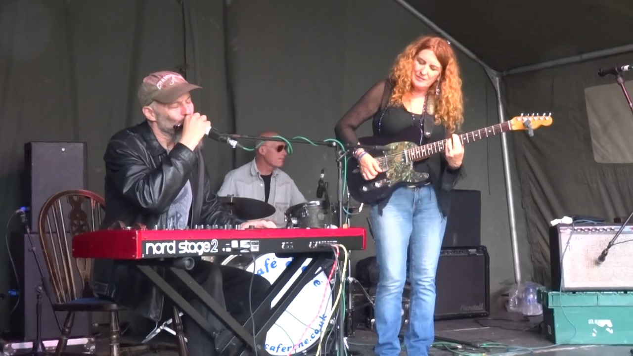 Debbie Bond "Winds of Change" live @ Gloucester Blues Festival 2017 ...