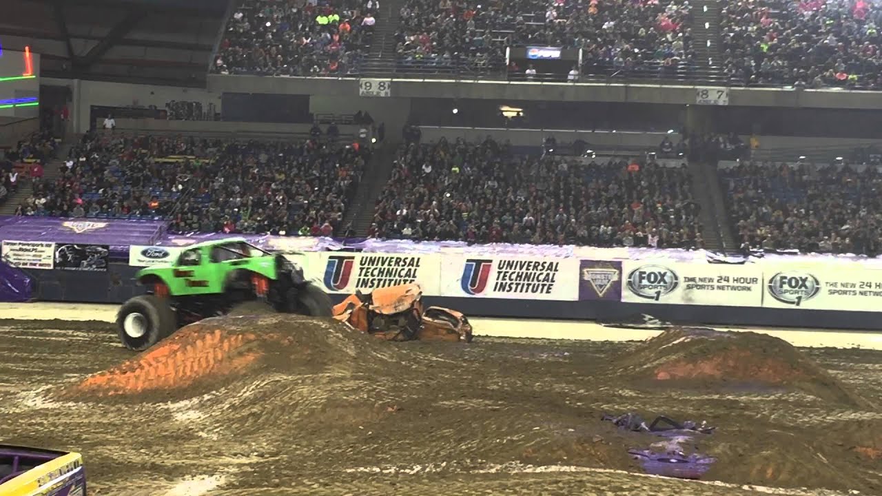 Double Trouble @ Tacoma Dome Monster Jam 2015 Crash - YouTube