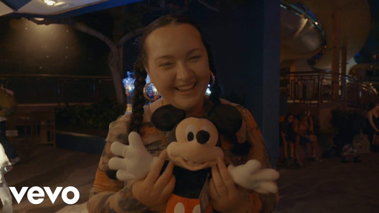 KRISTII - A Day in Disneyland (Los Angeles, CA) - YouTube