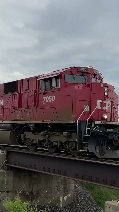 #shorts CP 7050 SD70ACu roll by - YouTube