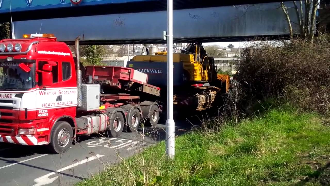 Low loader stuck under bridge 1 - YouTube