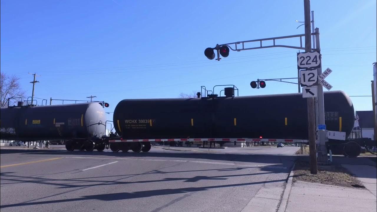 UP 7818 Leads Manifest/Intermodal North | Center St. (OH-12/US-224) Railroad Crossing, Findlay ...