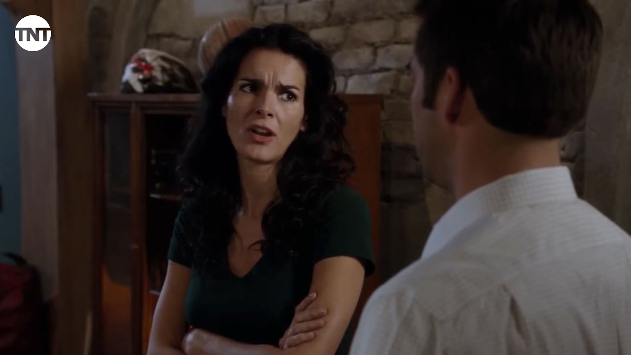 Nice to Meet You, Dr. Isles - Roommates | Rizzoli & Isles | TNT - YouTube