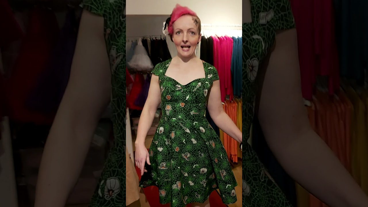 KJOLE; MISS HEX - GRØN MED HALLOWEEN PRINT - YouTube