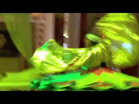 UNUSUAL DANCE IN DUBAI HOTEL