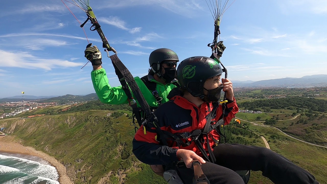 PARAPENTE EN LA PLAYA DE SOPELA - YouTube