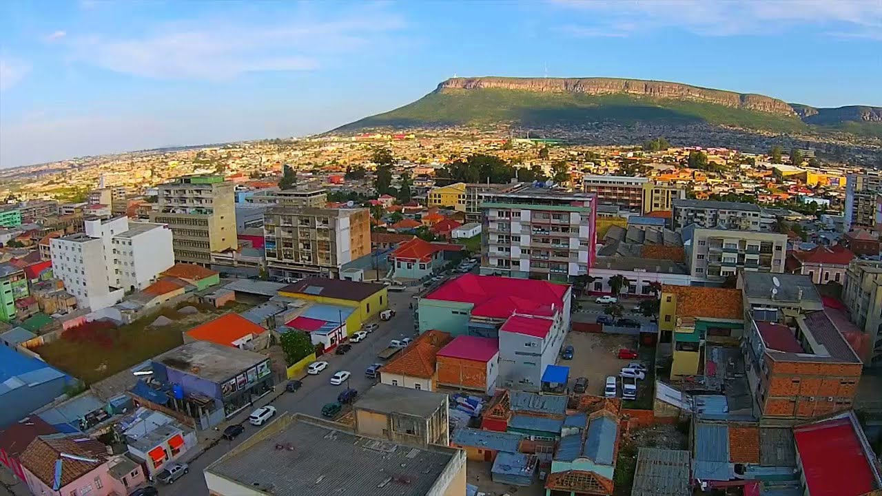 Um olhar sobre a cidade do Lubango, uma nova imagem (Angola) - YouTube