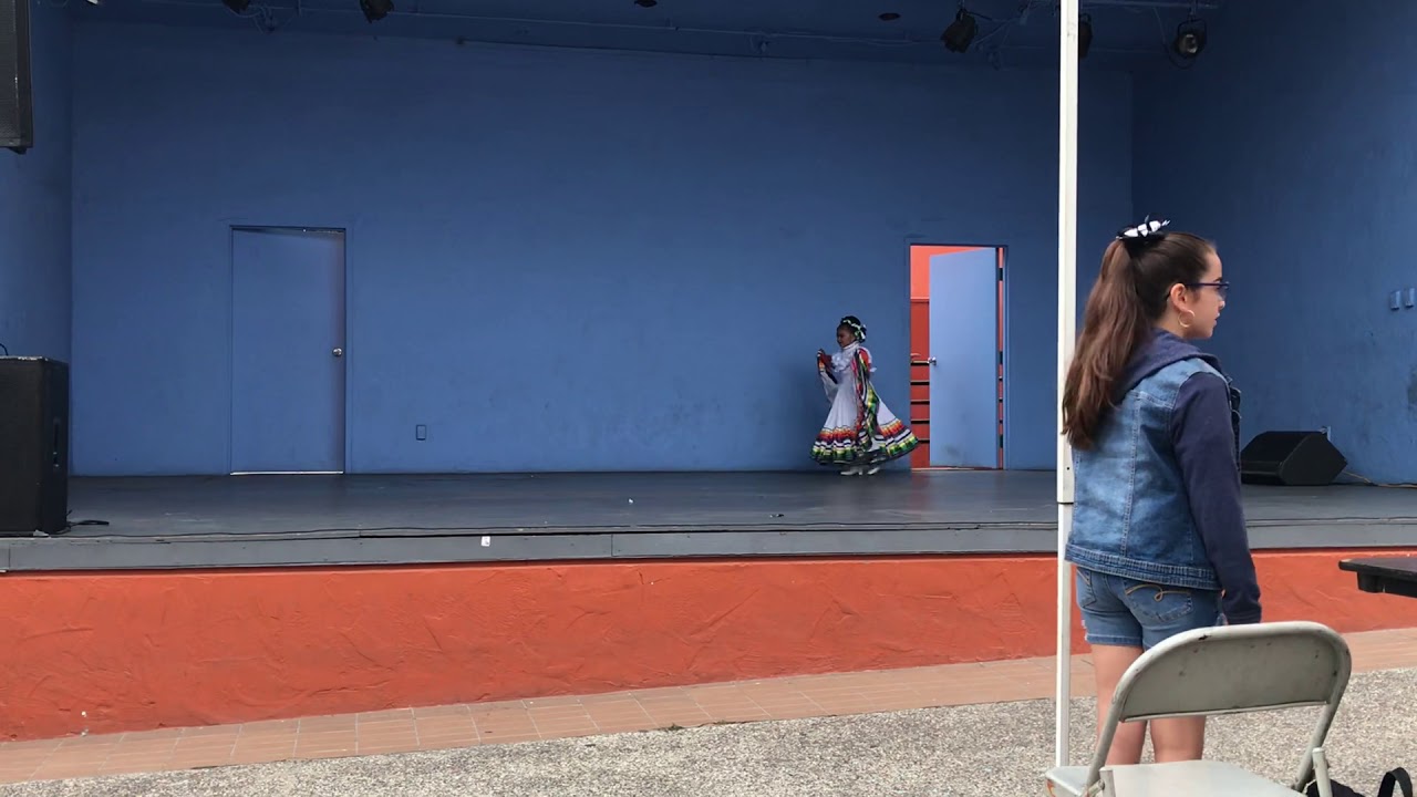 Aaliyah dancing to “La Loba” - YouTube