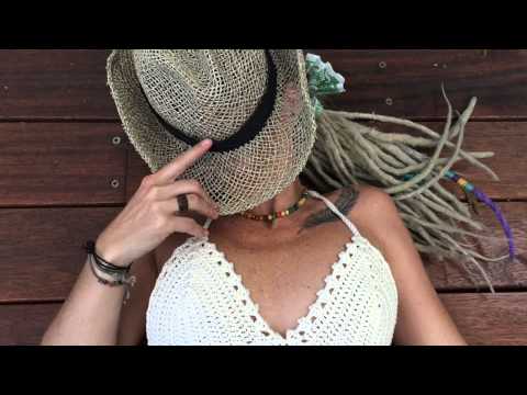 Sen plaj tete bèl bikini imaj ansanm bèl fanm chòtdeben bote