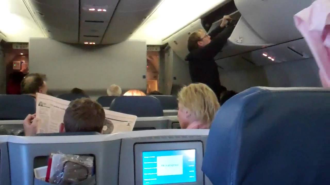 Business Class Seats on Delta 767 International - YouTube