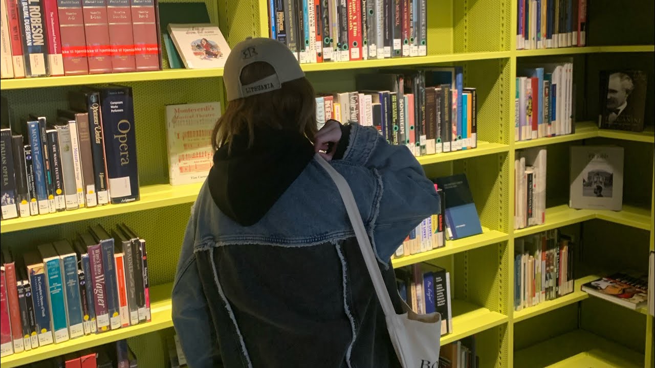 Fun day in Oslo! |chocolate factory,library,sushi| - YouTube