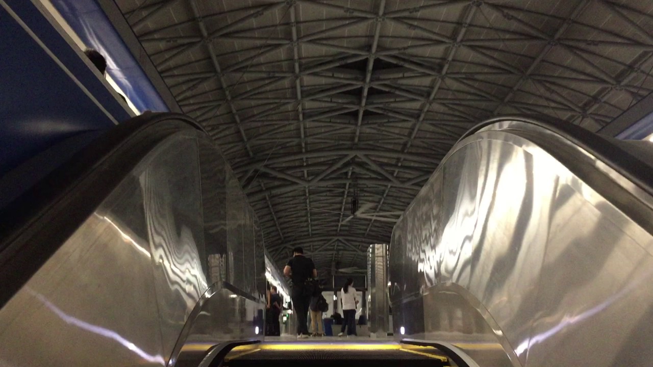 Walkthrough of the Gul Circle MRT station - YouTube