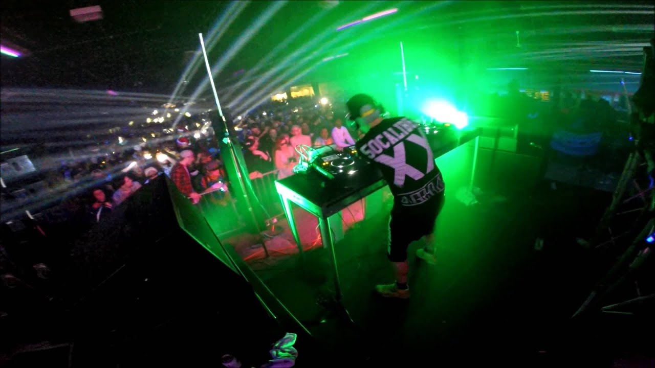 FUNTCASE @ Jingle The Bass 4 St. Louis Skatium [1080p] (2 of 2) - YouTube