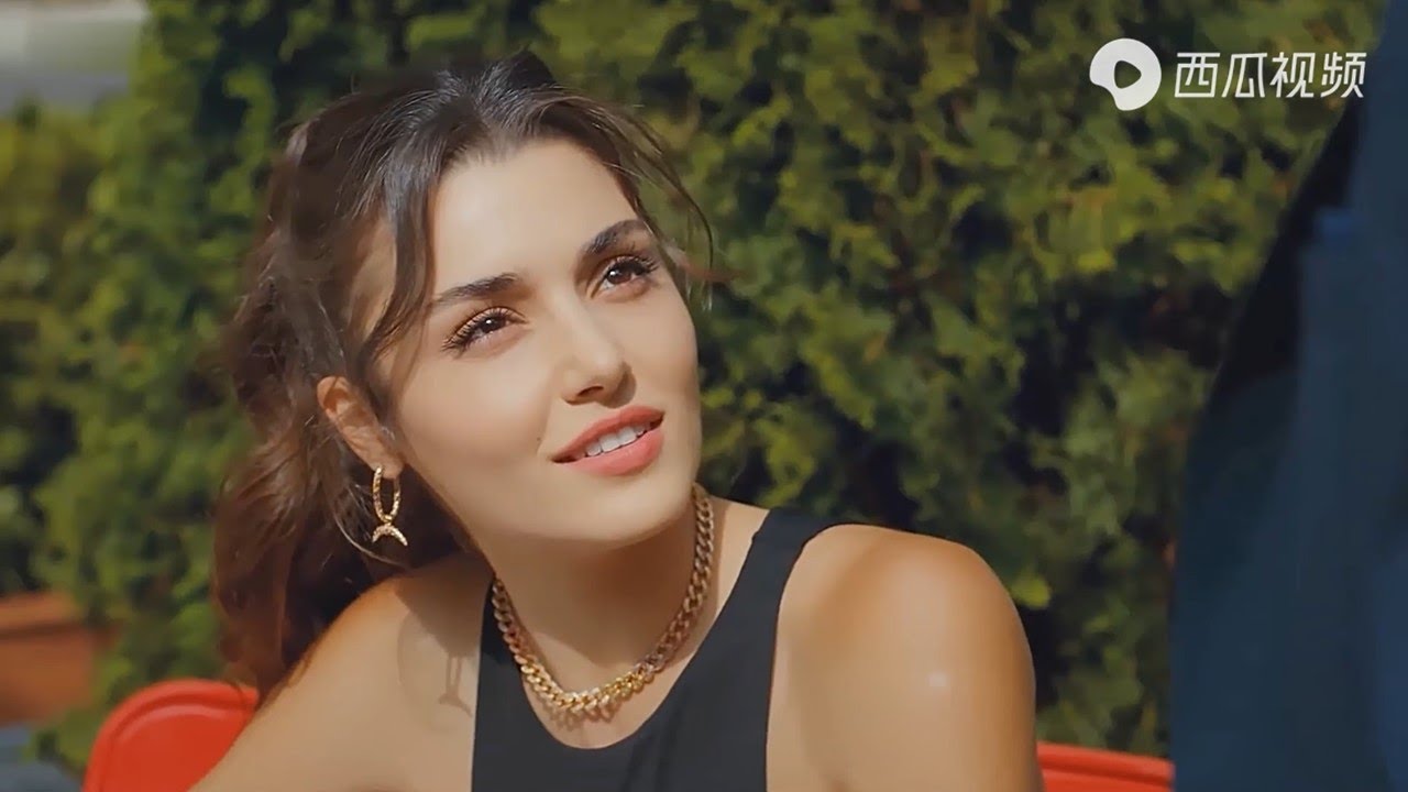 Hande Erçel - Young lady from Turkey, the most beautiful woman in the ...