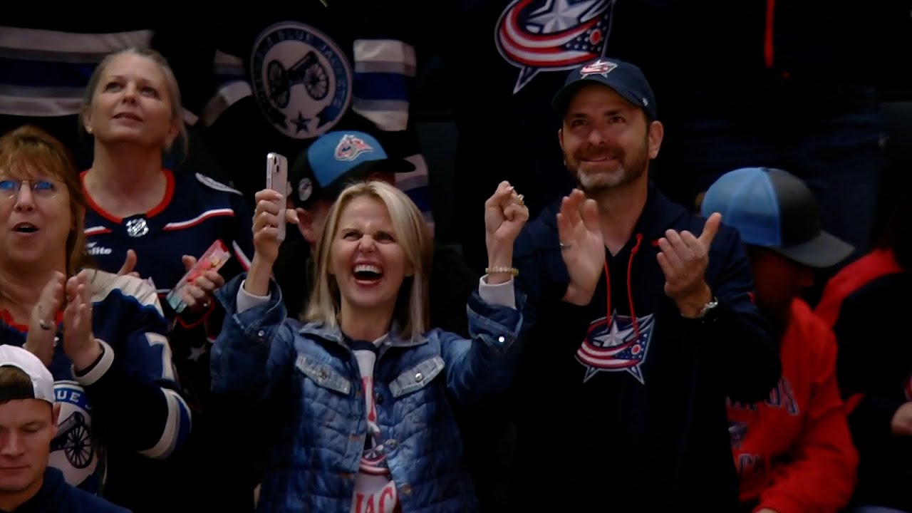 Fantilli's first point is a family affair! 😍😍😍 - YouTube