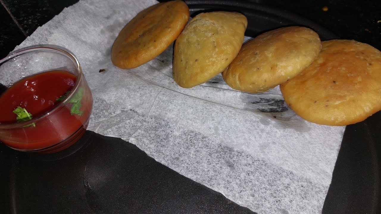 Hari pyaz ki kachori/ Spring onion kachori - YouTube