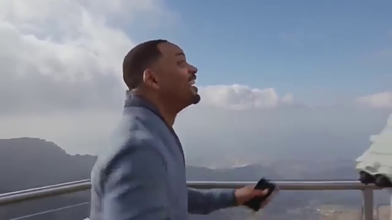 Will Smith looks through the telescope - YouTube