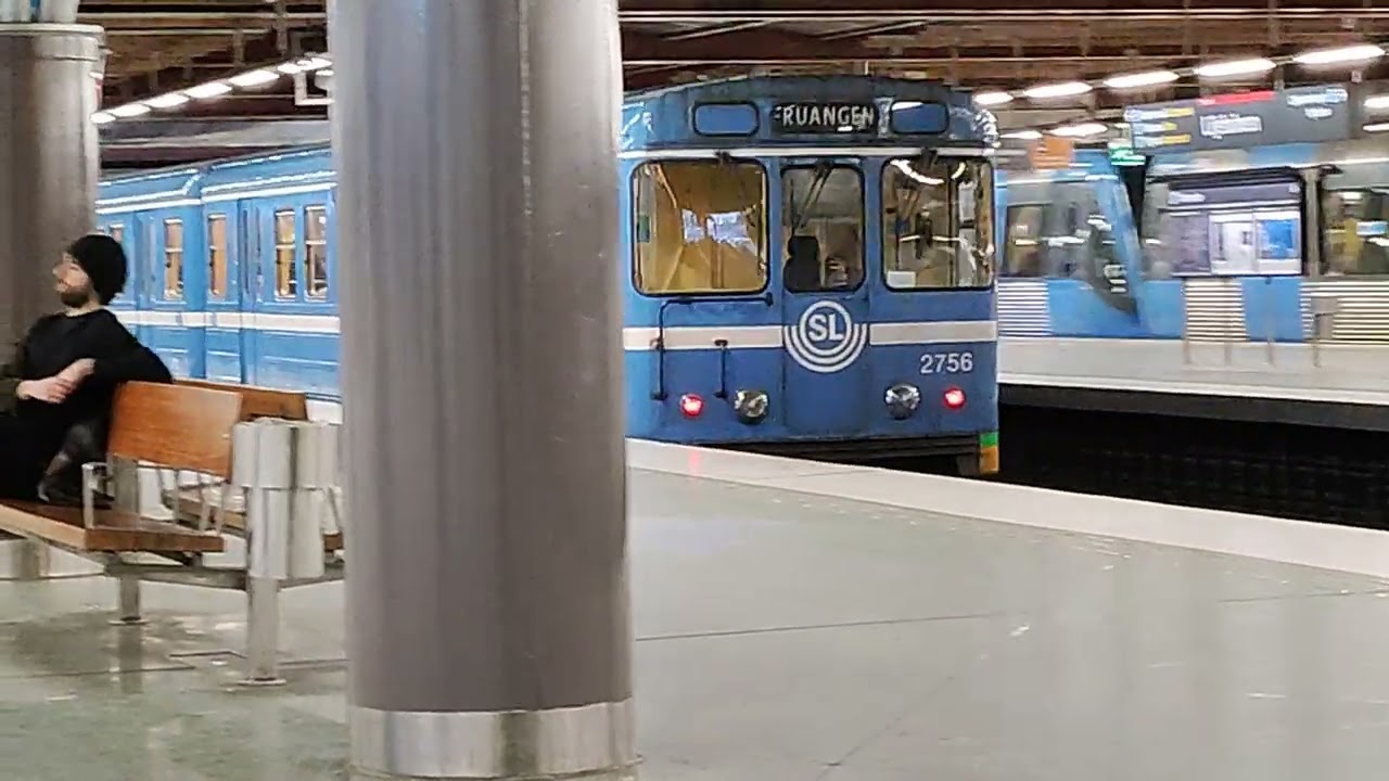 C6 mot Mörby centrum och C30 mot Ropsten vid Liljeholmen. - YouTube