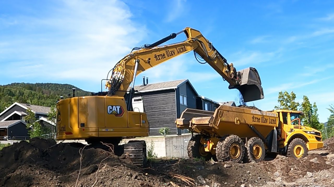CAT 335 NG loading Volvo A25G - YouTube