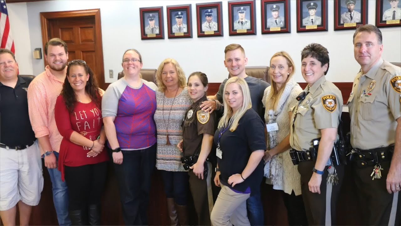 Heart Attack Survivor Reunites with Police Officers Who Saved Her Life ...