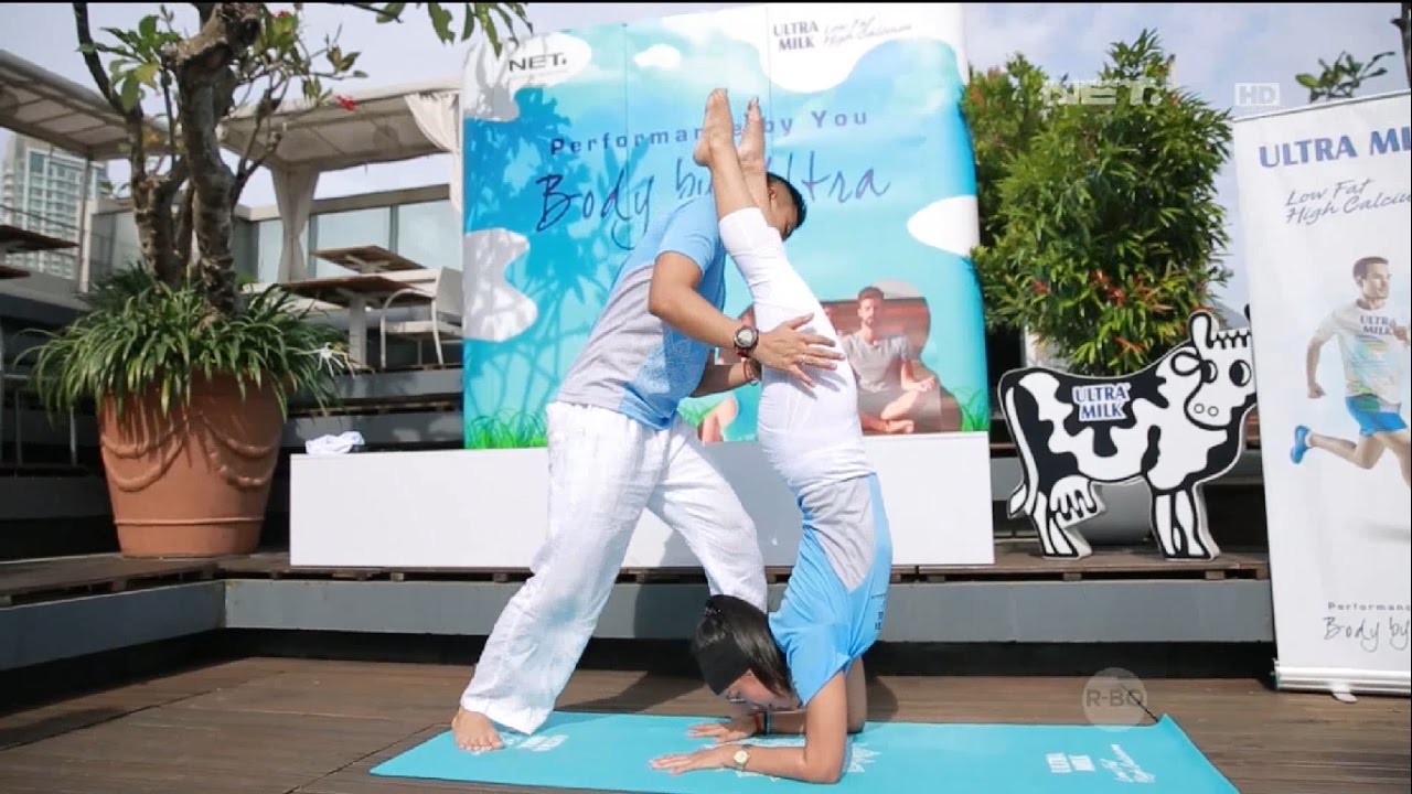 Keseruan Yoga Bersama Anjasmara - YouTube