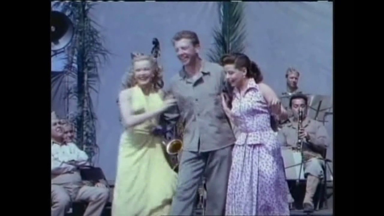 Dan Dailey Dances 1950 - YouTube