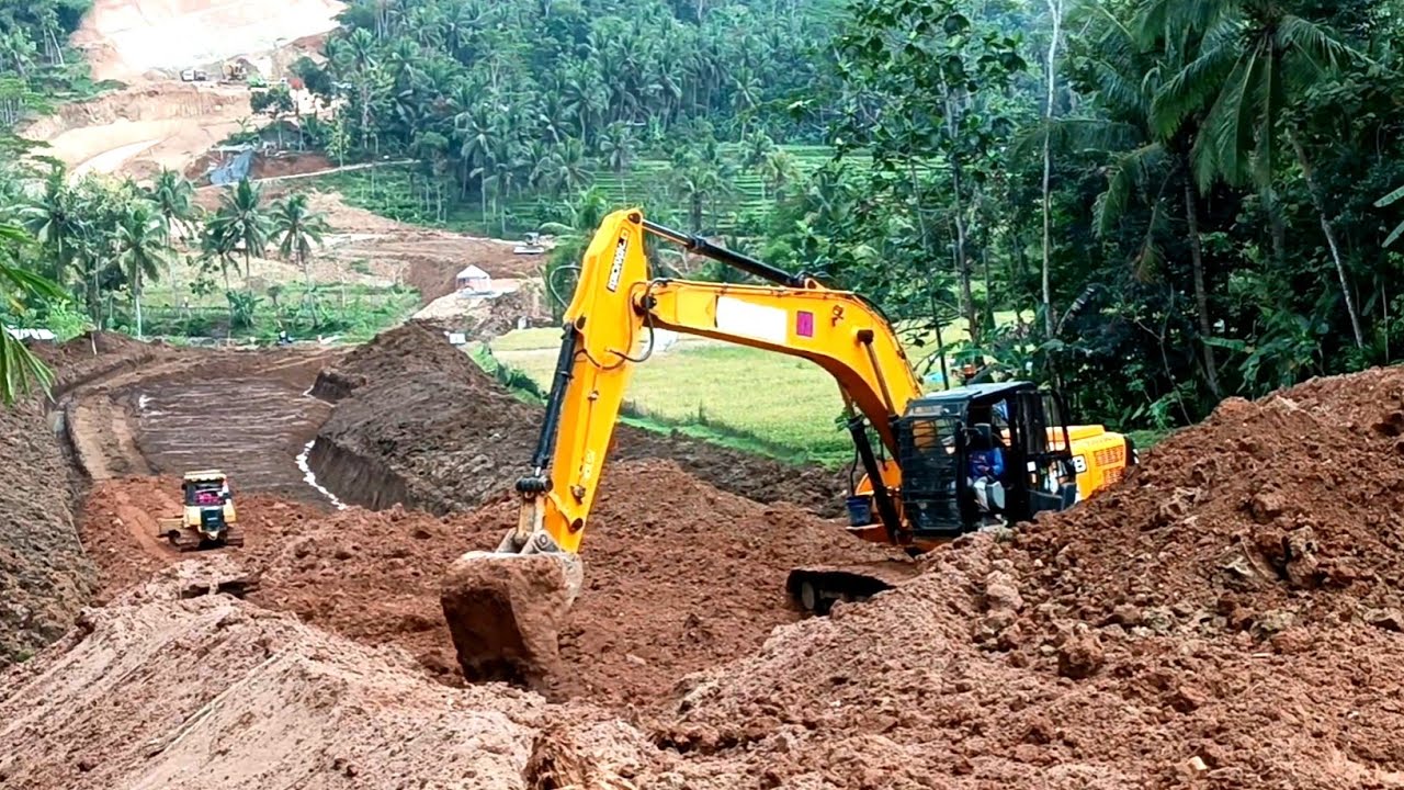 EXCAVATOR JCB JS 205 - Digging the ground for the roads - YouTube