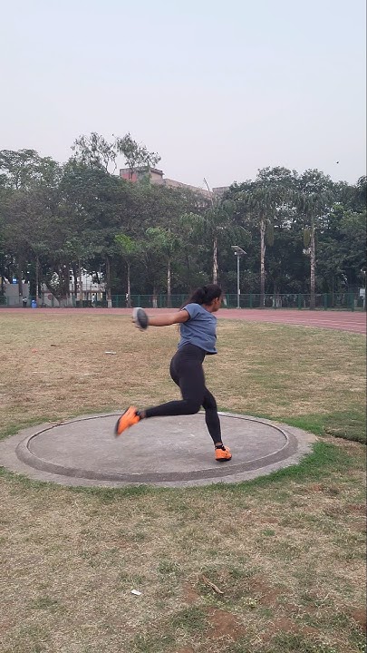 Discus rotation throw #discusthrow #thrower #gamathrower - YouTube
