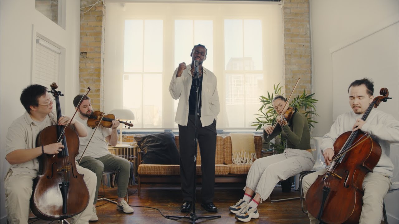 Avenoir - Superficial / Love (feat. Strings From Paris) Chords - Chordify