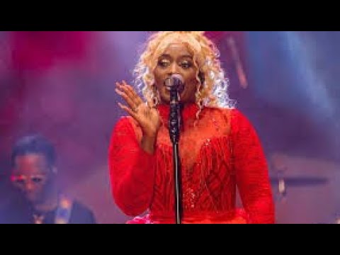 Winnie Nwagi- Everything live performance at Winnie Nwagi Concert 2022 ...