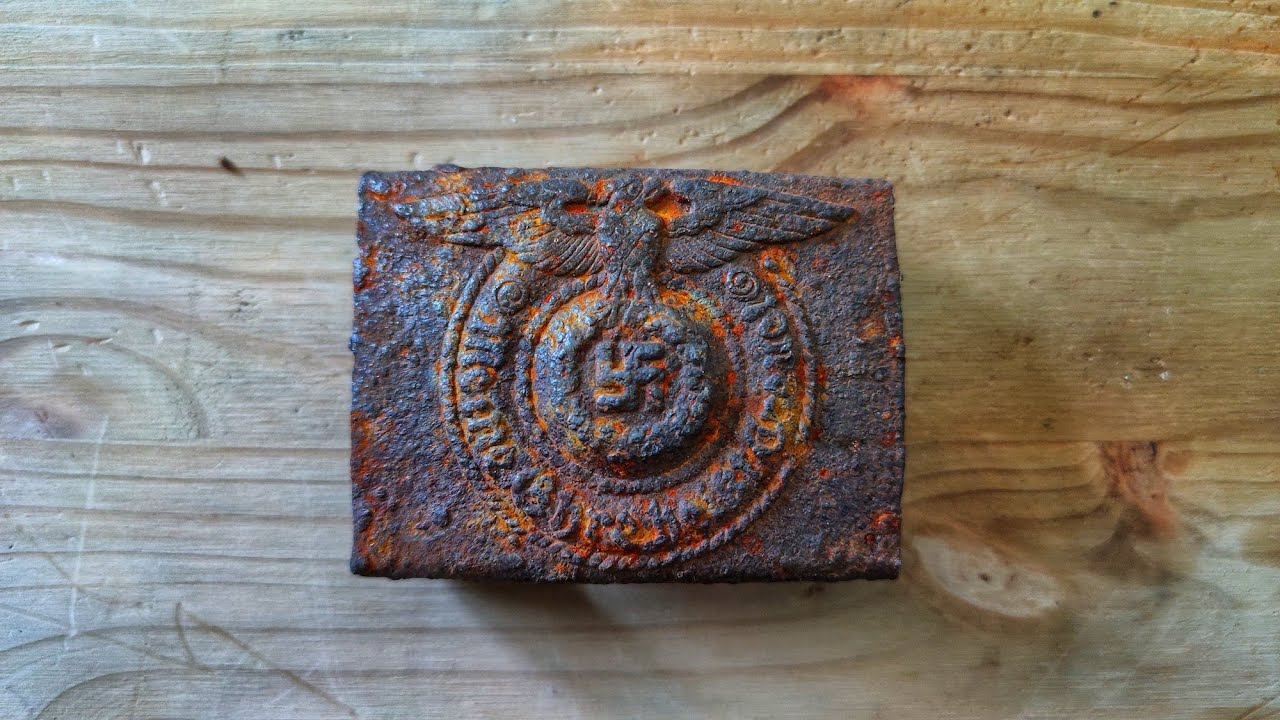Waffen-SS steel belt buckle cleaning and maintenance - YouTube