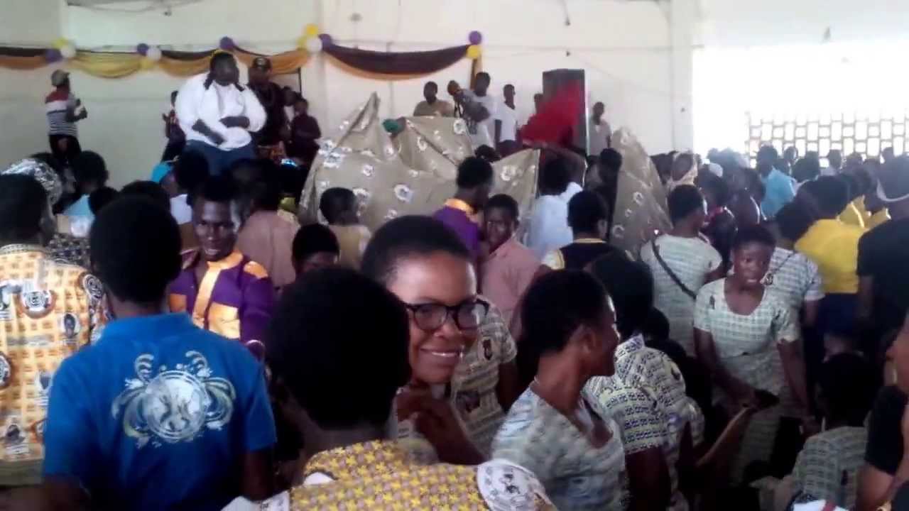 Gasmilla Rocks Okuapeman Senior High School (OKUAS) - YouTube