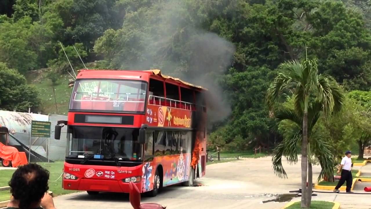 Tour Bus Inferno! Panama City, Panama - YouTube