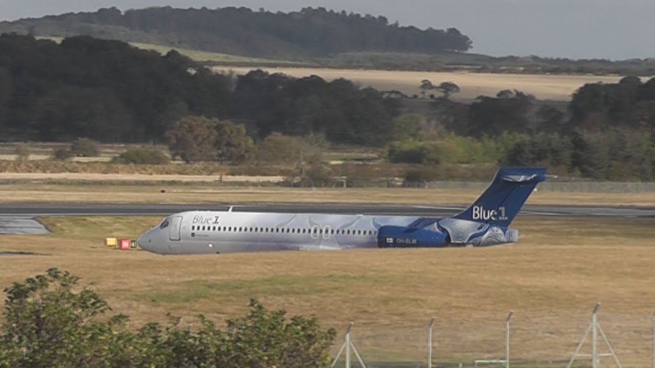 Blue1 Airlines Boeing 717-2CM Takeoff at Edinburgh Airport with ATC: 14 ...